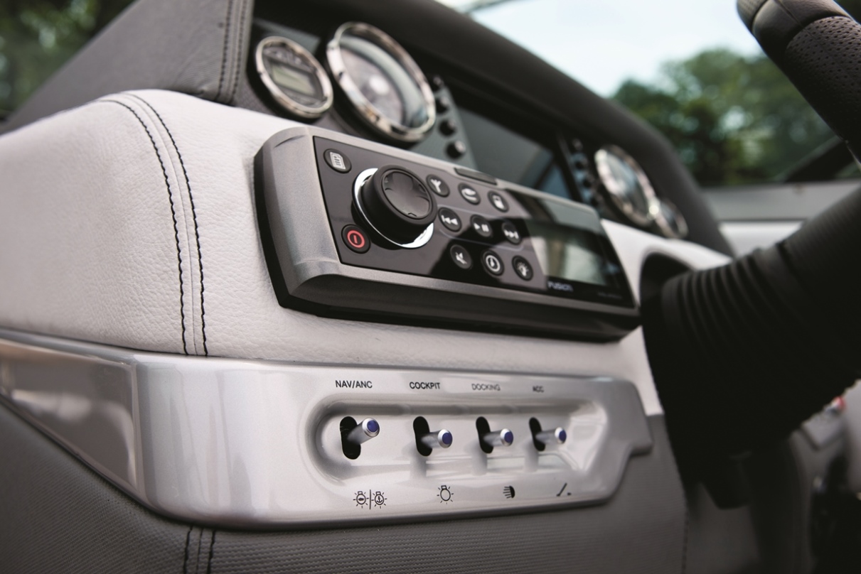 Marine radio buying guide