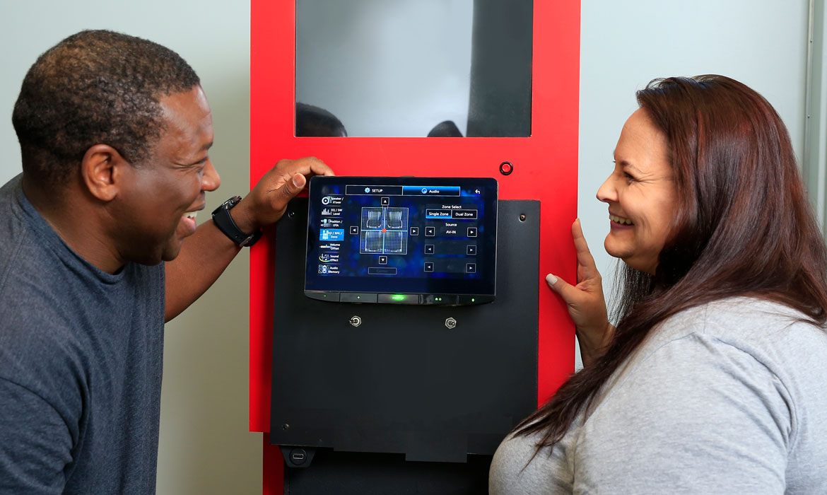 Review of the JVC KW-Z1000W floating screen stereo