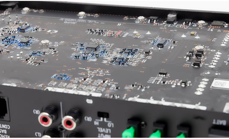 Alpine HDA-M80 Status Series mono subwoofer amplifier — 800 watts RMS at 2 ohms at Crutchfield ...